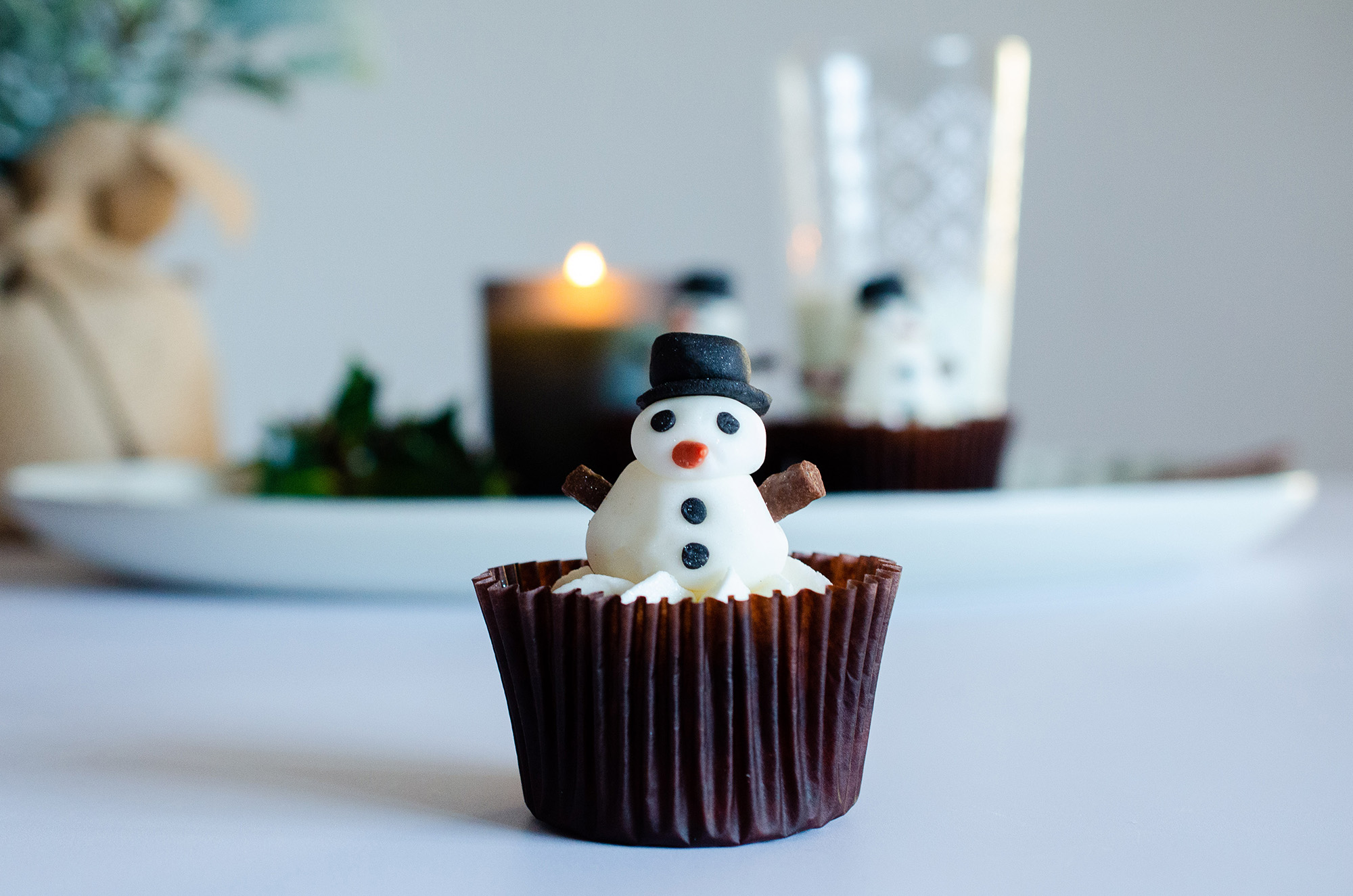 Easy Snowman Cupcakes Recipe - No-Bake Winter Treats - MoreThanJellyTots