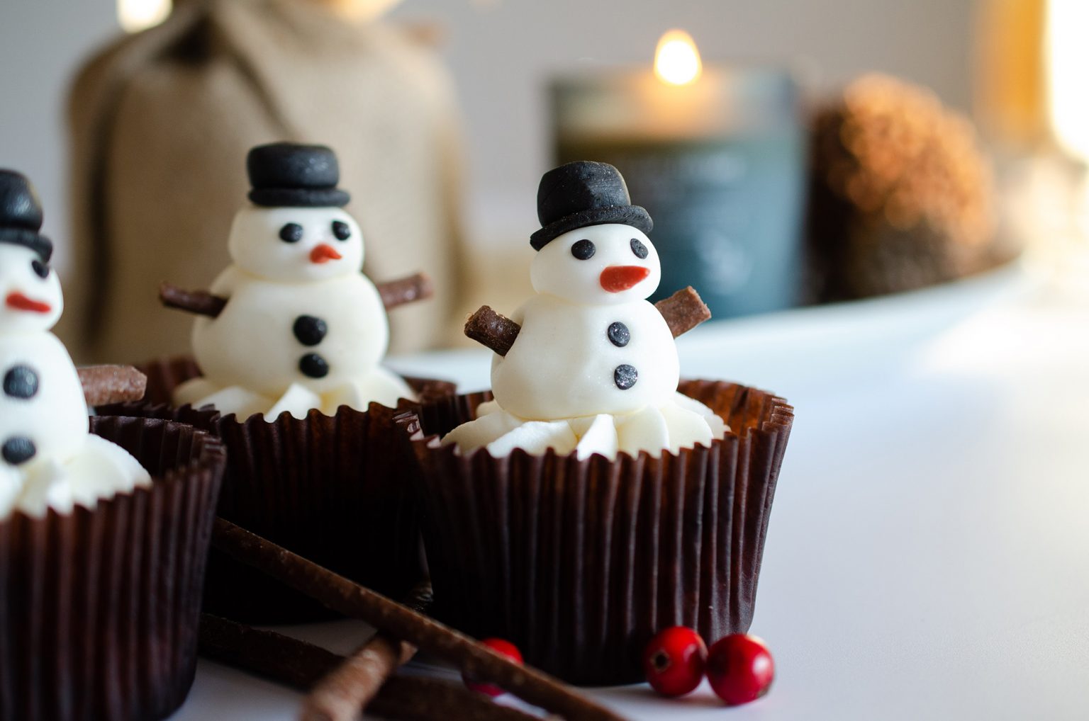 Easy Snowman Cupcakes Recipe - No-Bake Winter Treats - MoreThanJellyTots